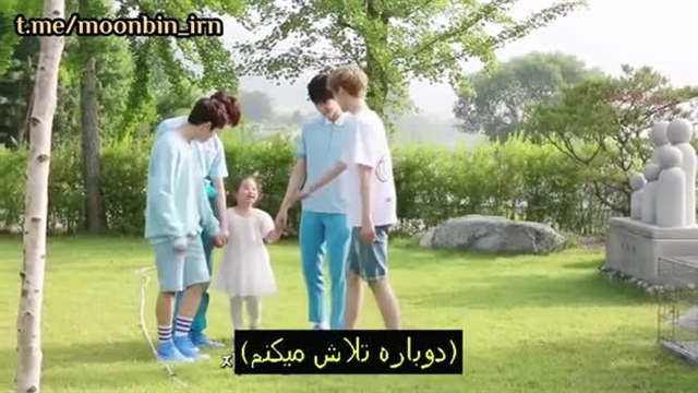 جوجه سانها درحال تلاش برای گرفتن دست دختربچه - نماشا