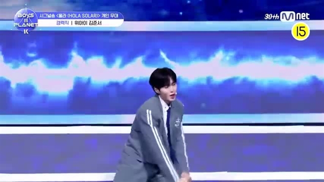 فن کم اجرای hola solar کیم جونسو در بویز پلنت - نماشا